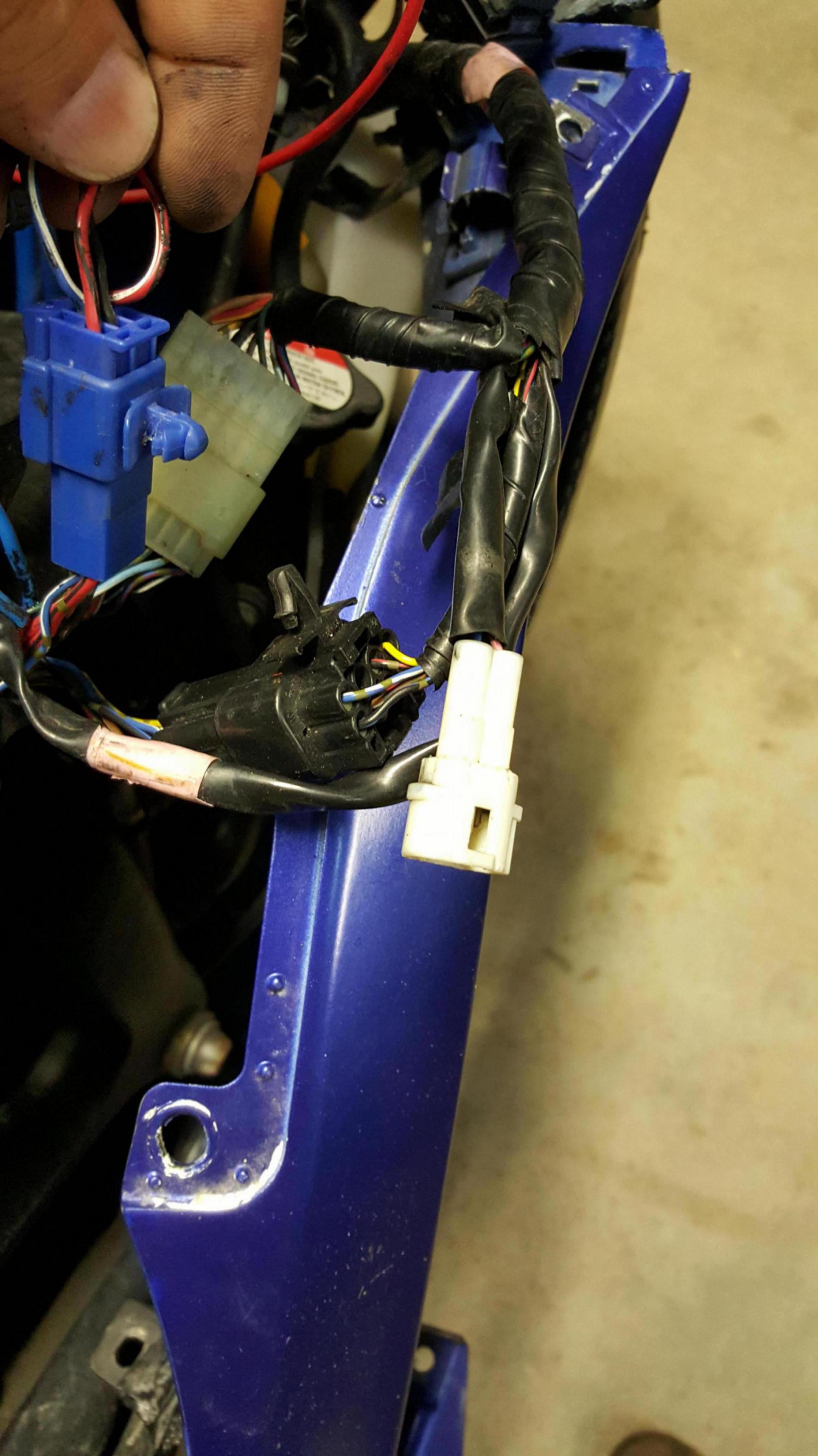 need help locating where plug goes | Yamaha R6 Forum: YZF-R6 Forums need help locating where plug goes | Yamaha R6 Forum: YZF-R6 Forums